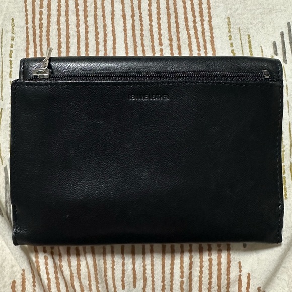 Fossil | Bags | Black Fossil Trifold Wallet | Poshmark